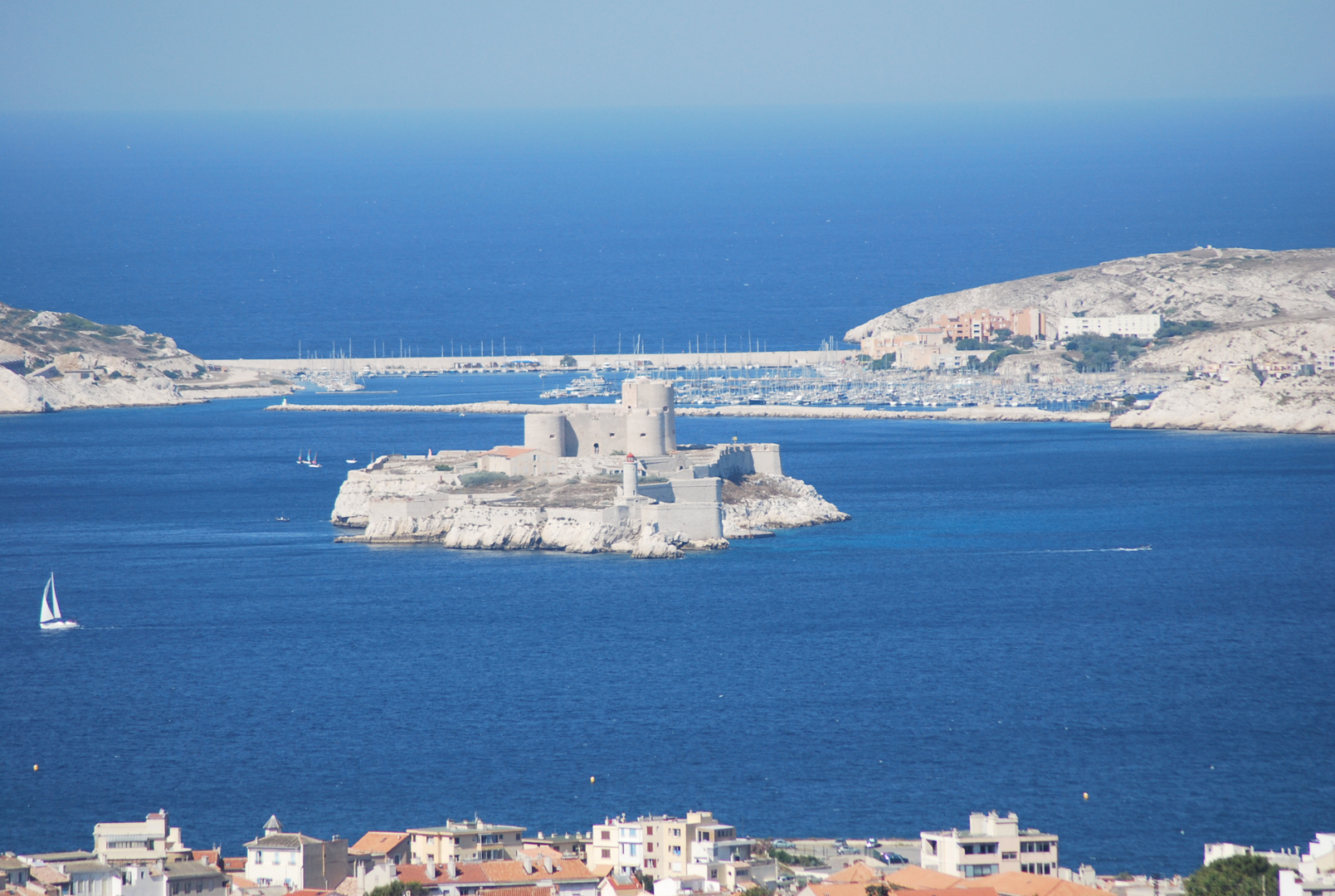 le chateau d'If et les iles Frioul photo et image | paysages, mers et ...