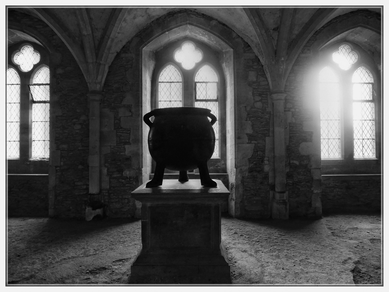 Le chaudron magique photo et image | uk, s-w, monochrome Images ...