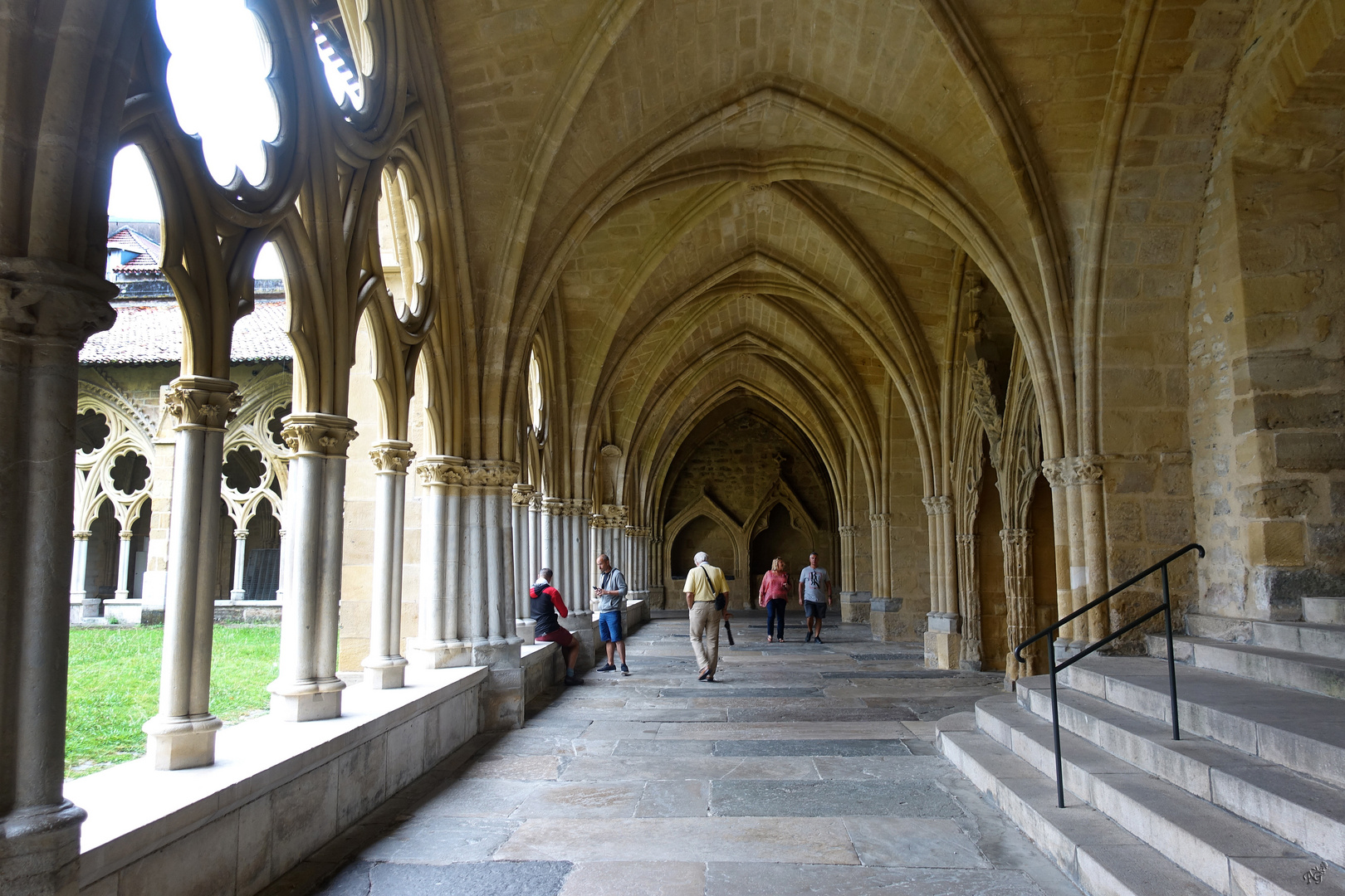 Le cloitre de la Cathédrale photo et image | architecture, architecture ...
