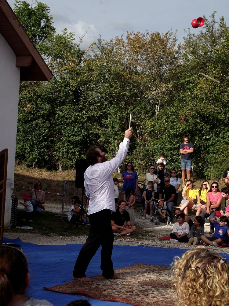LE DIABOLO VOLANT photo et image | france, festival, jura Images ...