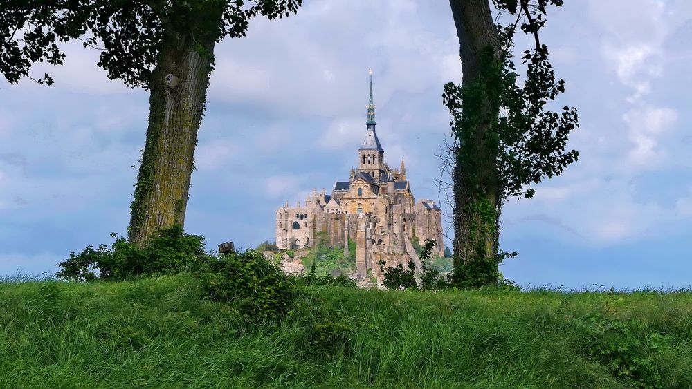 Le Mont-Saint Michel im Durchblick Foto & Bild | architektur, europe, france Bilder auf ...
