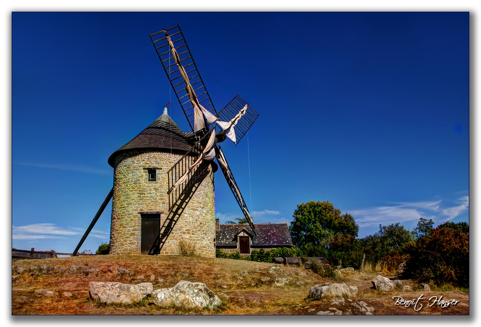 Le moulin du Mont-Dol photo et image | architecture, les moulins ...