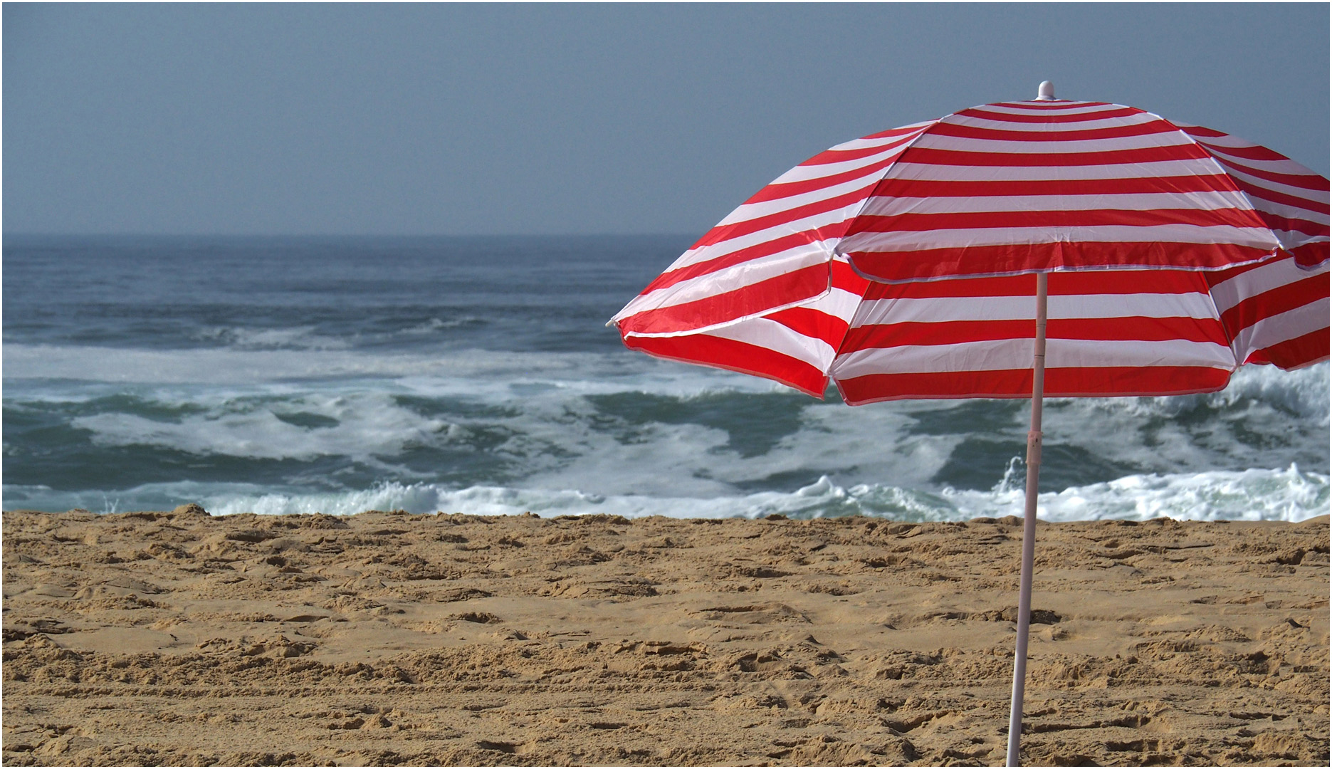 Le parasol rouge et blanc photo et image | europe, france, aquitaine ...