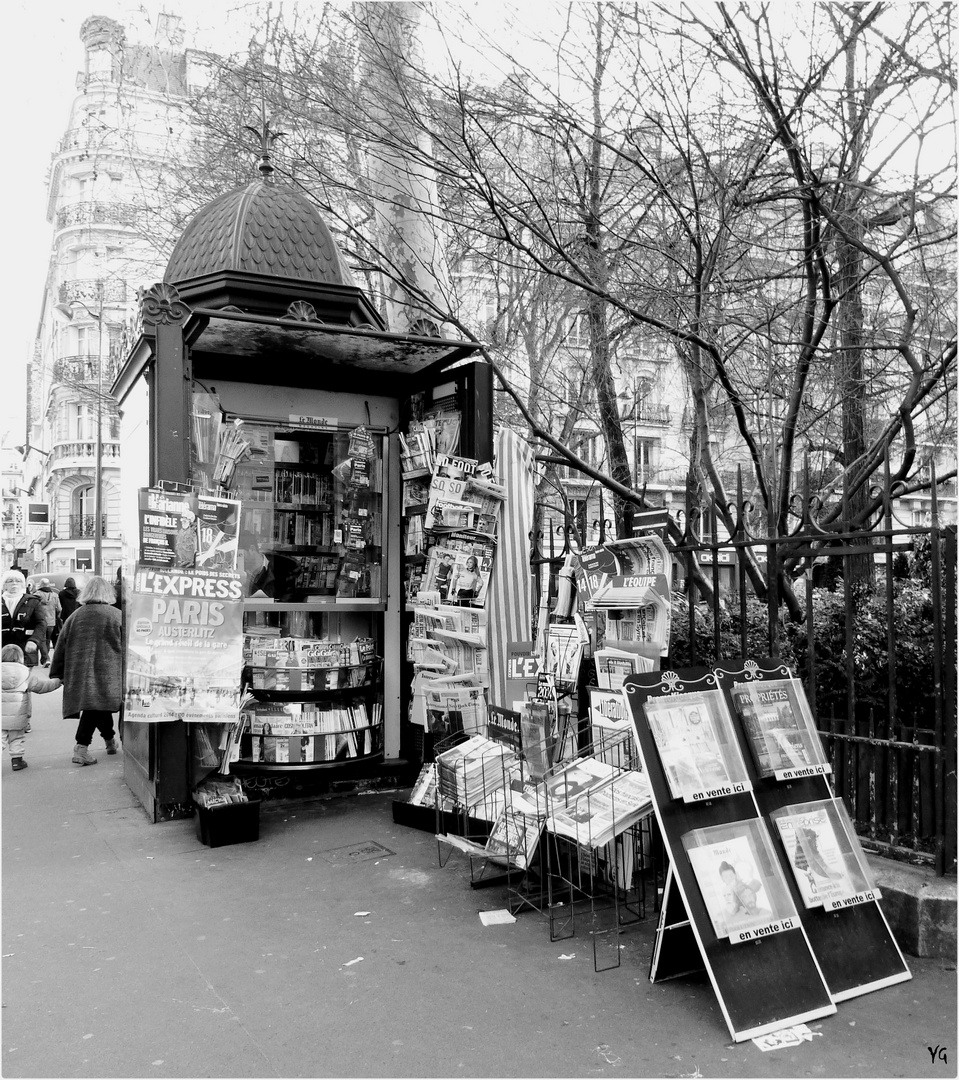 Le petit kiosque à journaux... photo et image | france, paris ...