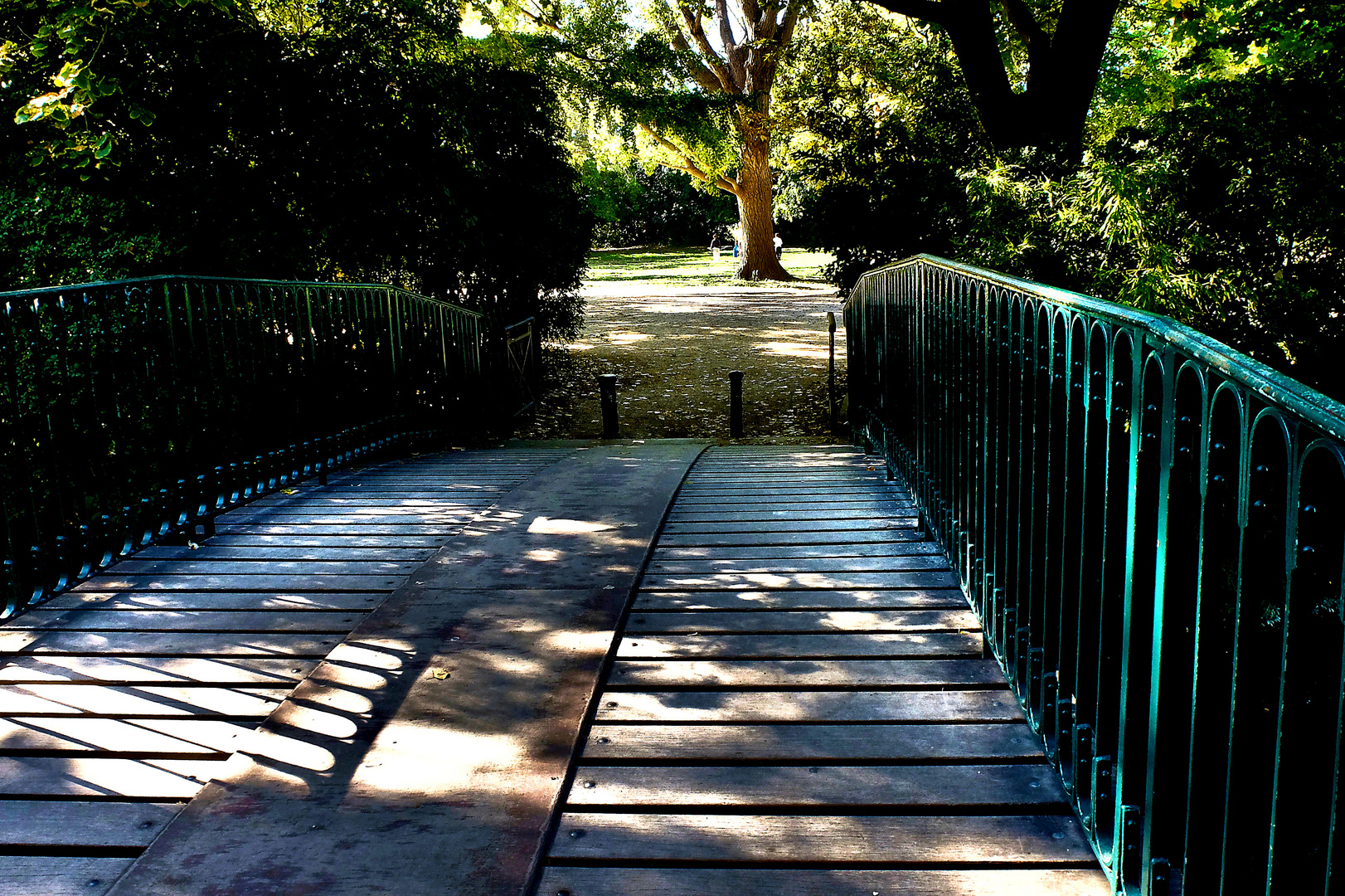 Le petit pont photo et image | fleurs, arbres..., nature, lumière ...