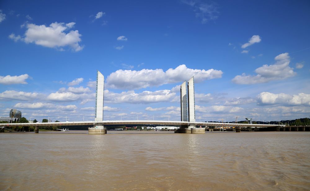 Le pont Chaban Delmas photo et image | architecture, paysages urbains ...