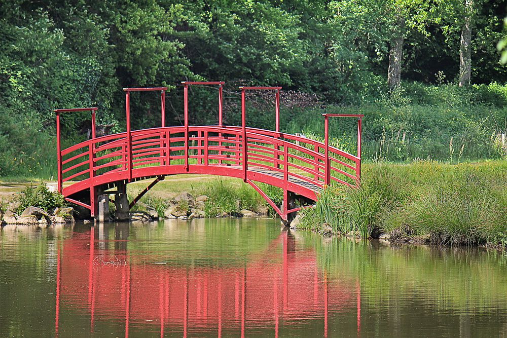 Le pont rouge .A photo et image | europe, france, world Images ...