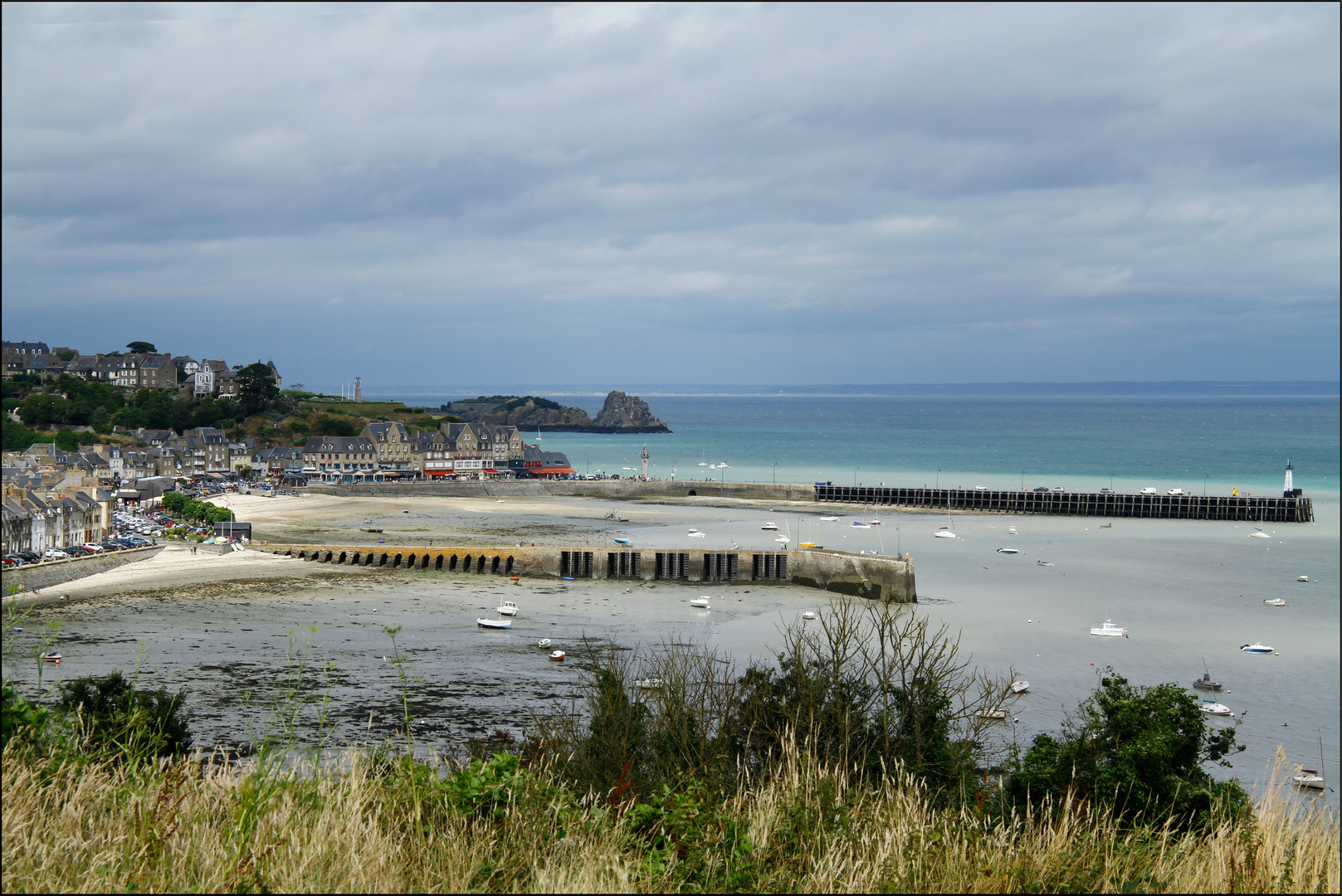 Le port de Cancale photo et image | paysages, mers et océans, baies ...
