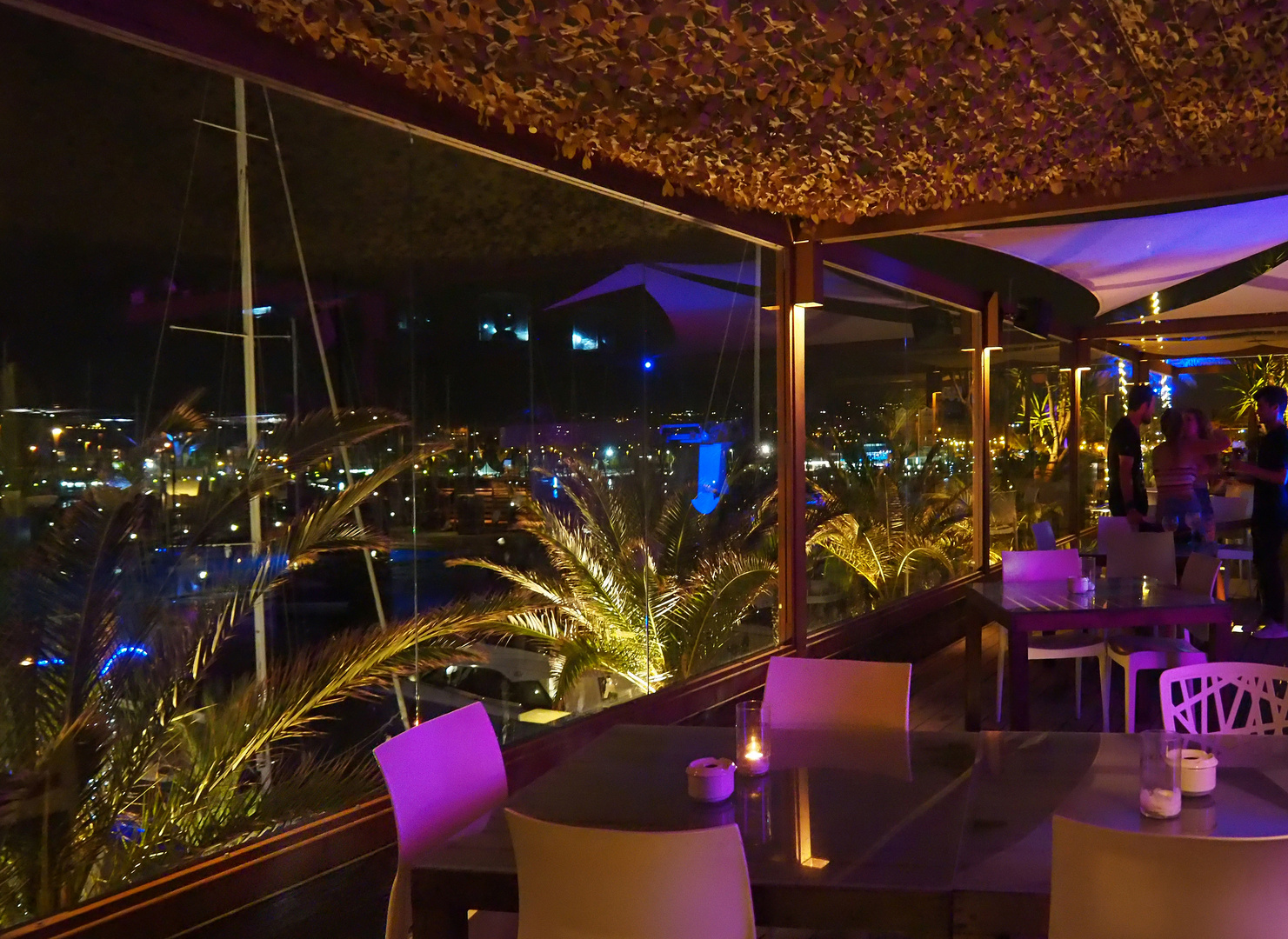 Le port et la ville de Dénia, vus d’un bar terrasse photo et image ...