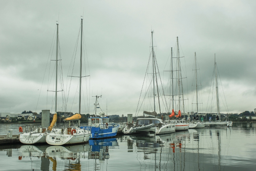 Le port face à la Cité Tabarly à Lorient (Morbihan) photo et image ...