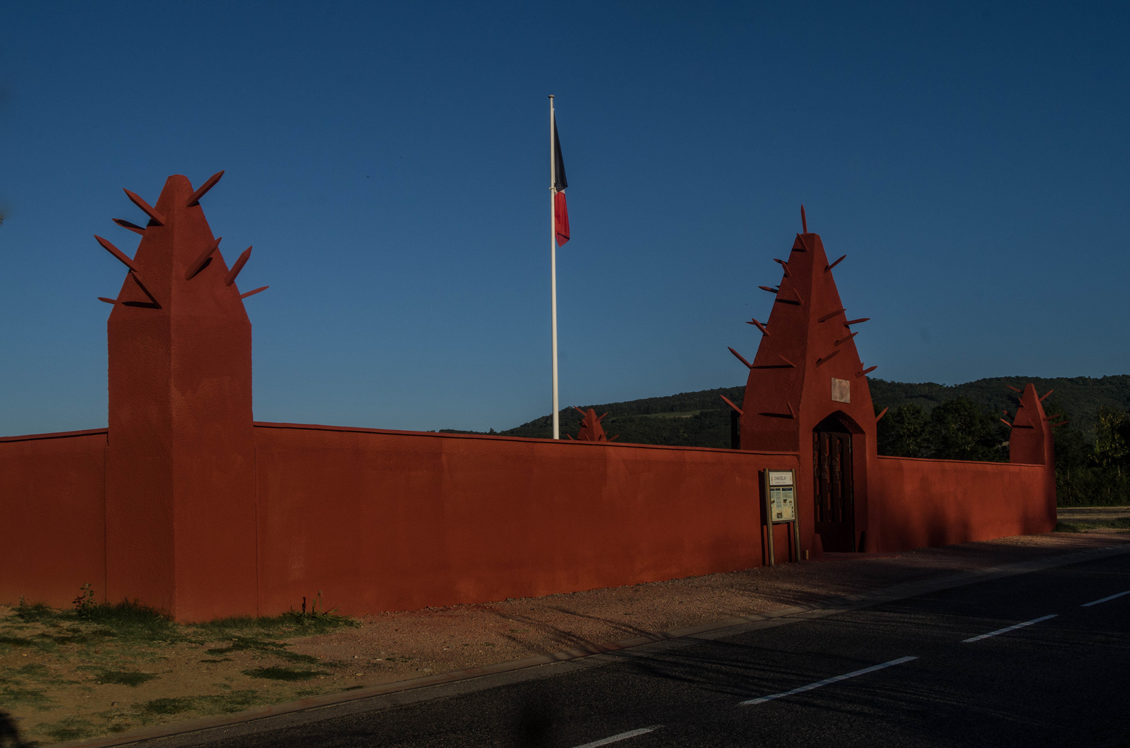 le Tata Sénégalais - Chasselay - Rhône photo et image | rouge ...