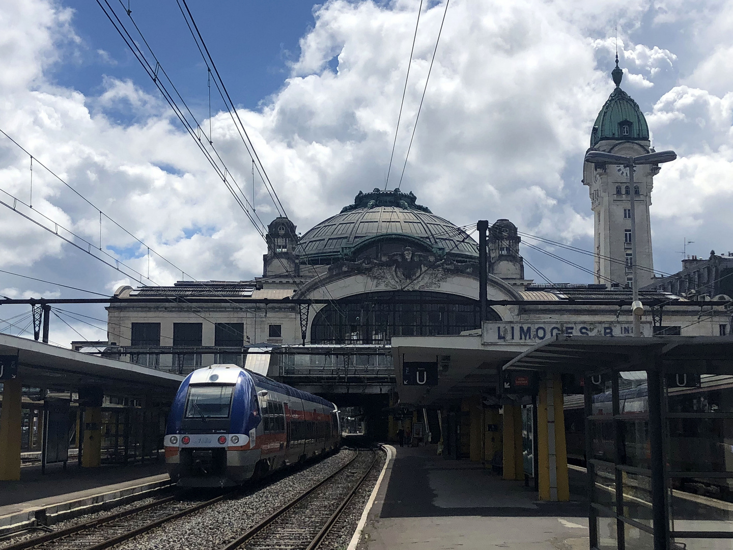 le ter en provenance de limoges va repartir ...! photo et image ...
