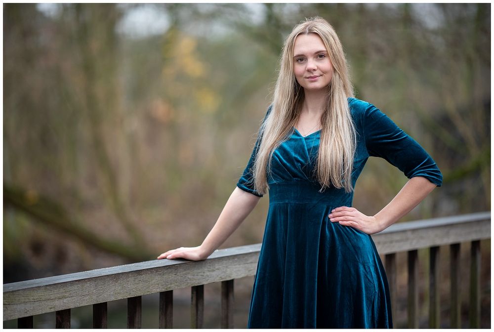 Lea am Holzgeländer Foto & Bild | lea Bilder auf fotocommunity