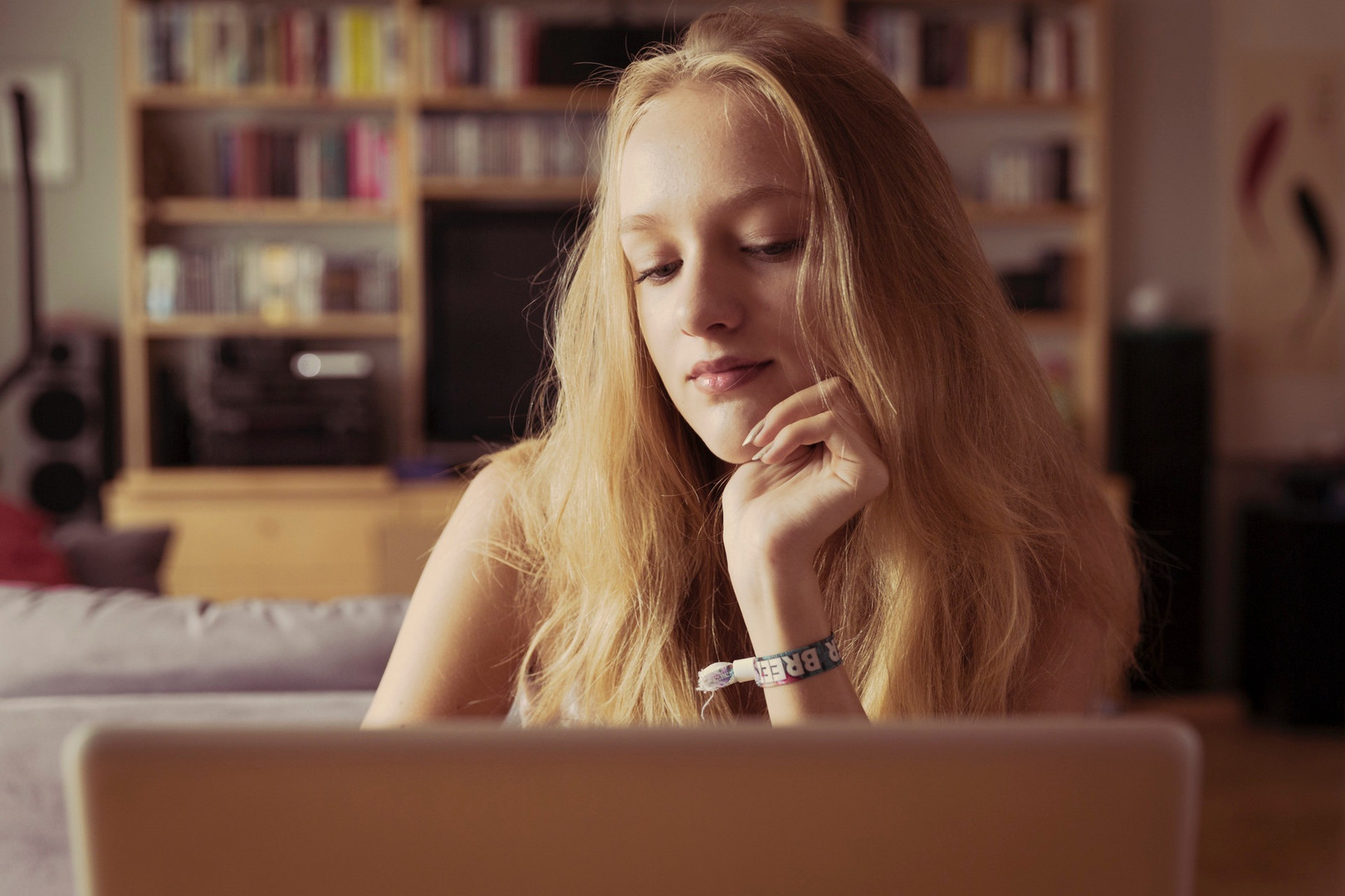 Learning Foto & Bild | portrait, portrait frauen, indoor Bilder auf ...