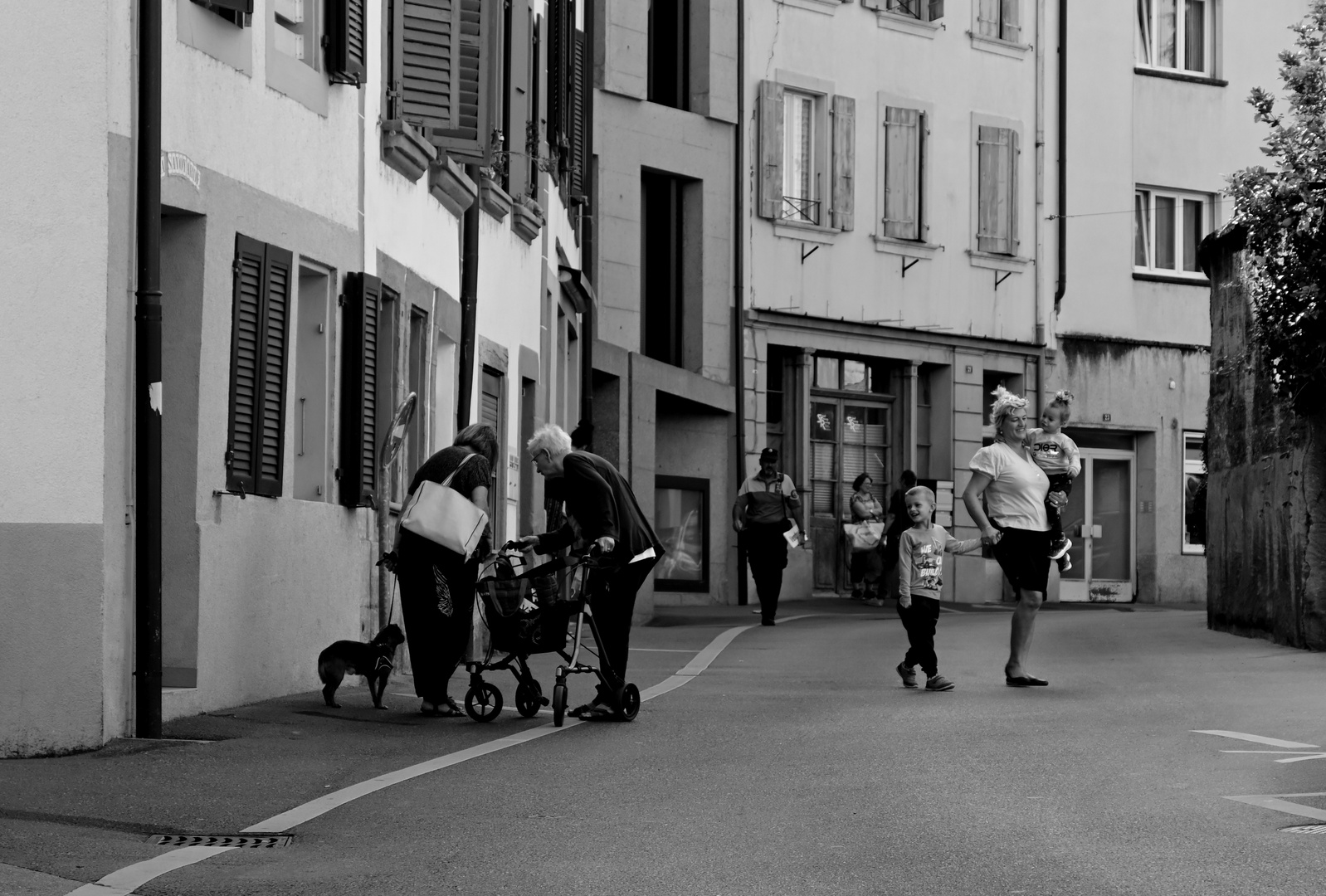 lebendige Strasse Foto & Bild | erwachsene menschen, streetfotografie mit menschen, menschen im ...