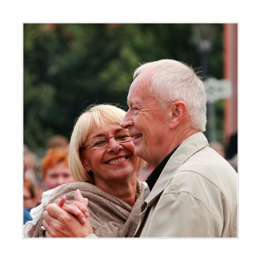 Lebensfroh Foto & Bild | erwachsene menschen, partys, menschen in der ...