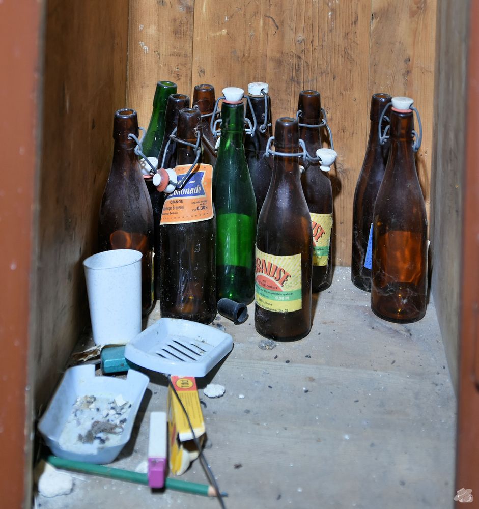 Leergut Foto & Bild | lost places, stillleben, architektur Bilder auf ...