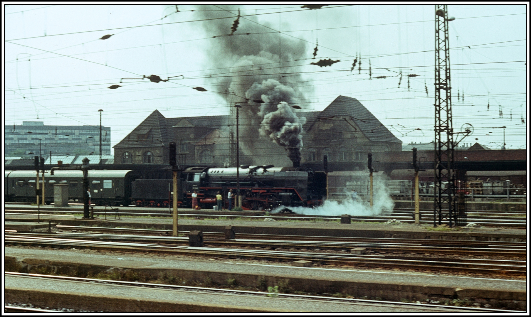 Leipzig Geschichten bis hin zur Abfahrt der der Altbau 01 im Bild Foto ...