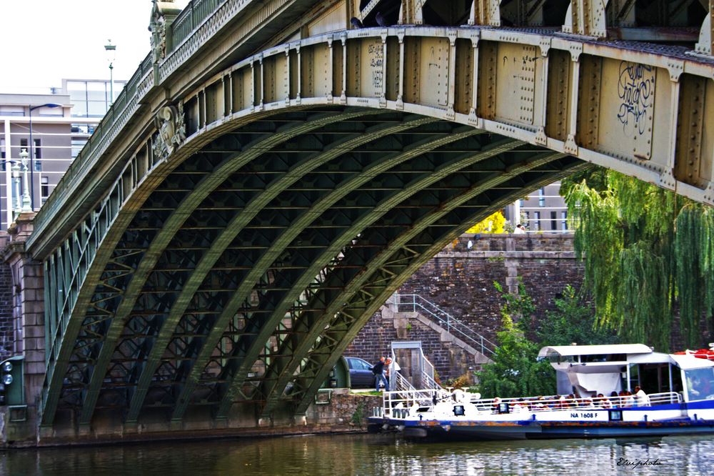 Les dessous du Pont photo et image | architecture, animations ...