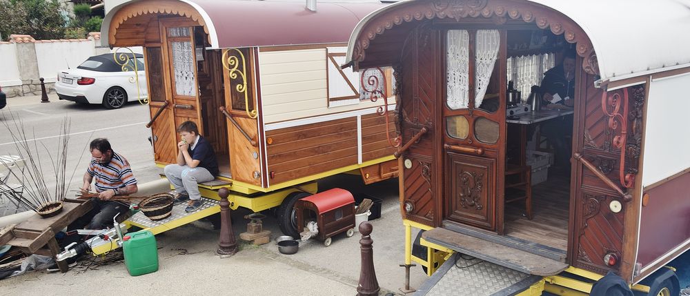 Les gitans s'installent... photo et image | scènes de vie, gitans, du ...