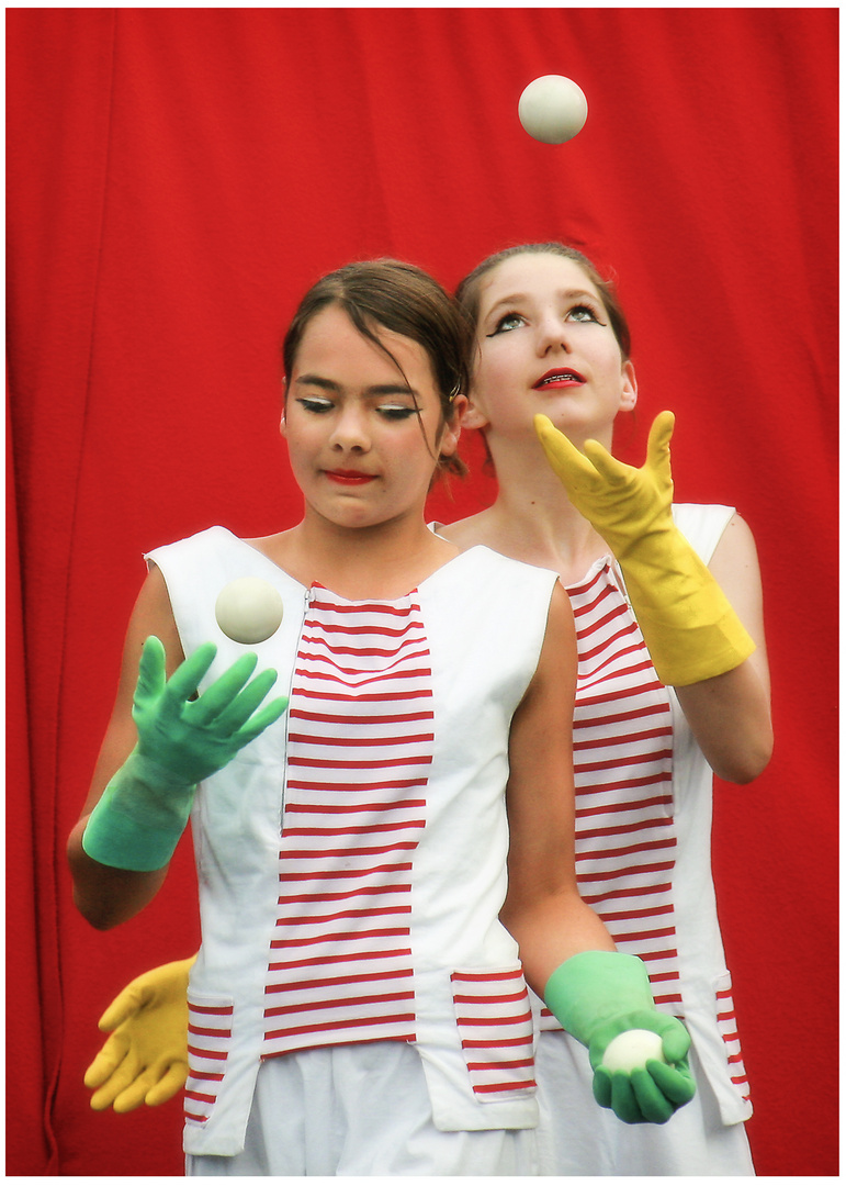 Les jongleurs Foto % Immagini| spettacolo, circo, musica & spettacolo ...