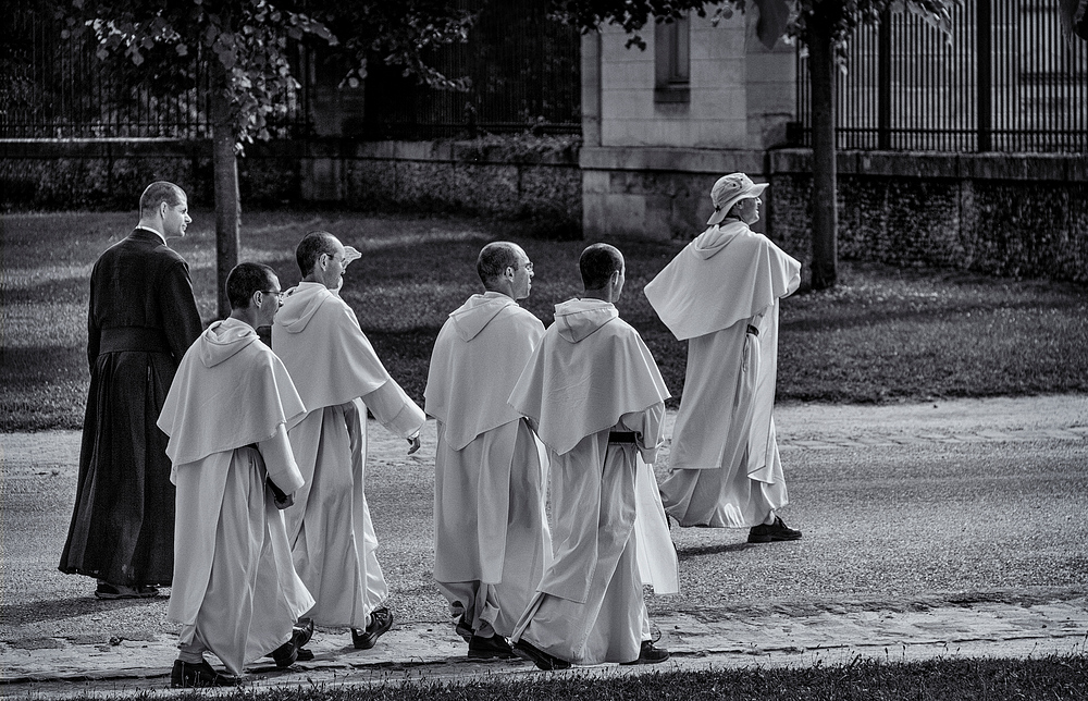 les moines photo et image | personnes, images en noir et blanc sepia ...