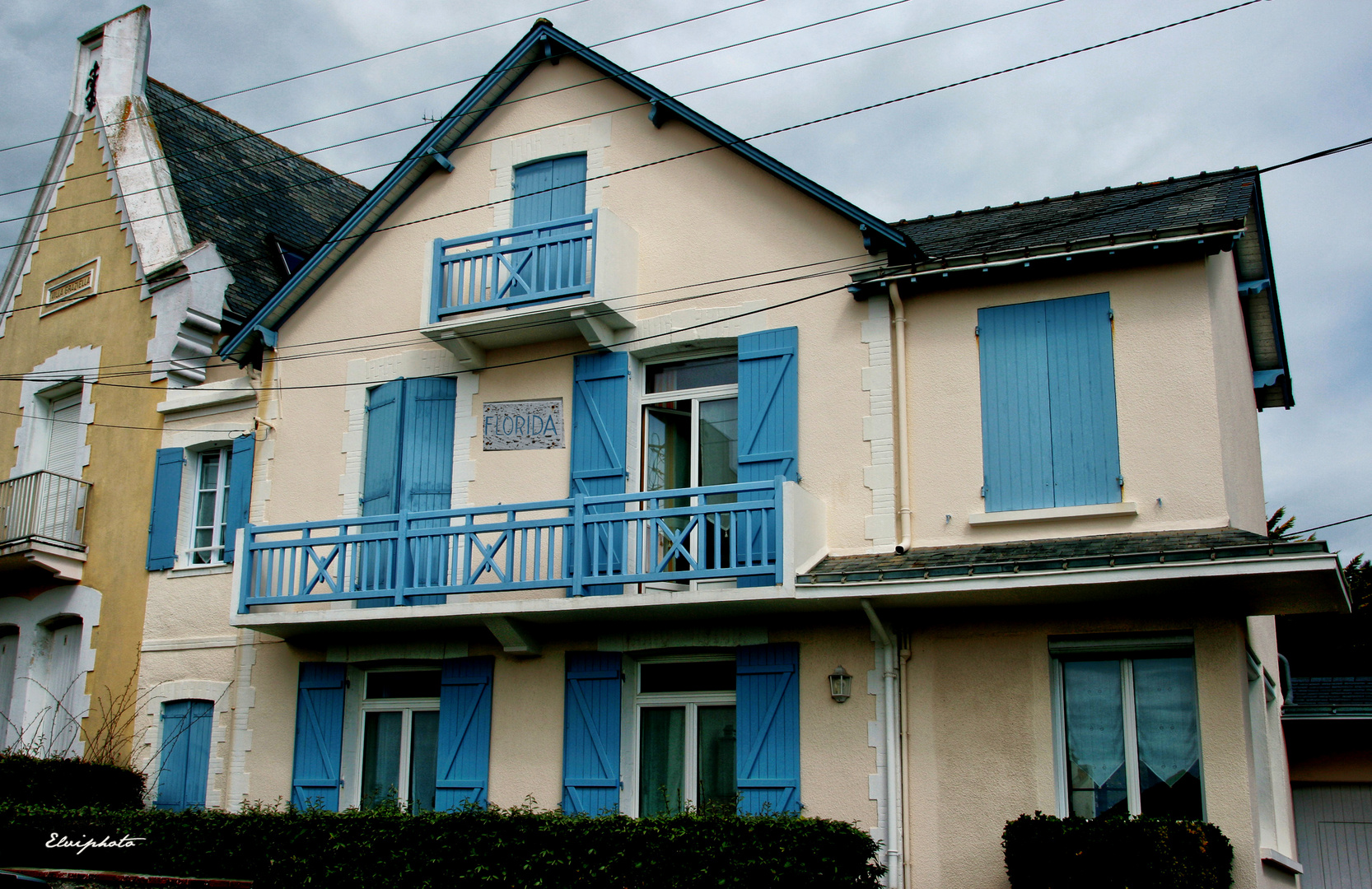 Les volets bleus photo et image | villa, famille, special Images ...