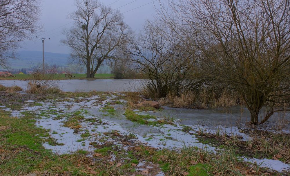 letzter Schnee an unserem See (das reimt sich ja sogar) Foto & Bild | landschaft, bach, fluss ...