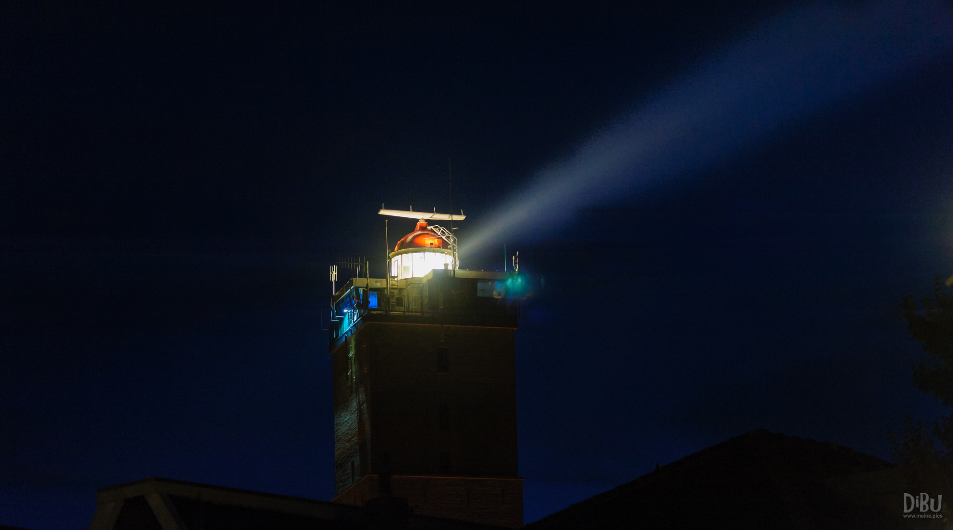 Leuchte Turm! Foto & Bild | architektur, architektur bei nacht, reisen ...