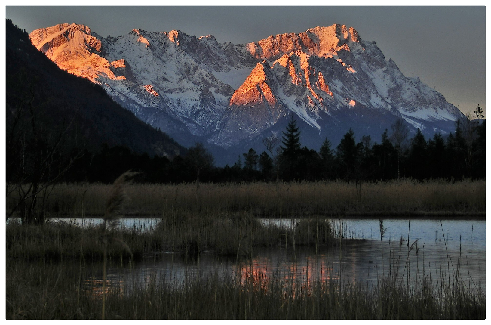 Leuchtendes Wetterstein Foto & Bild | landschaften, natur, landschaft ...