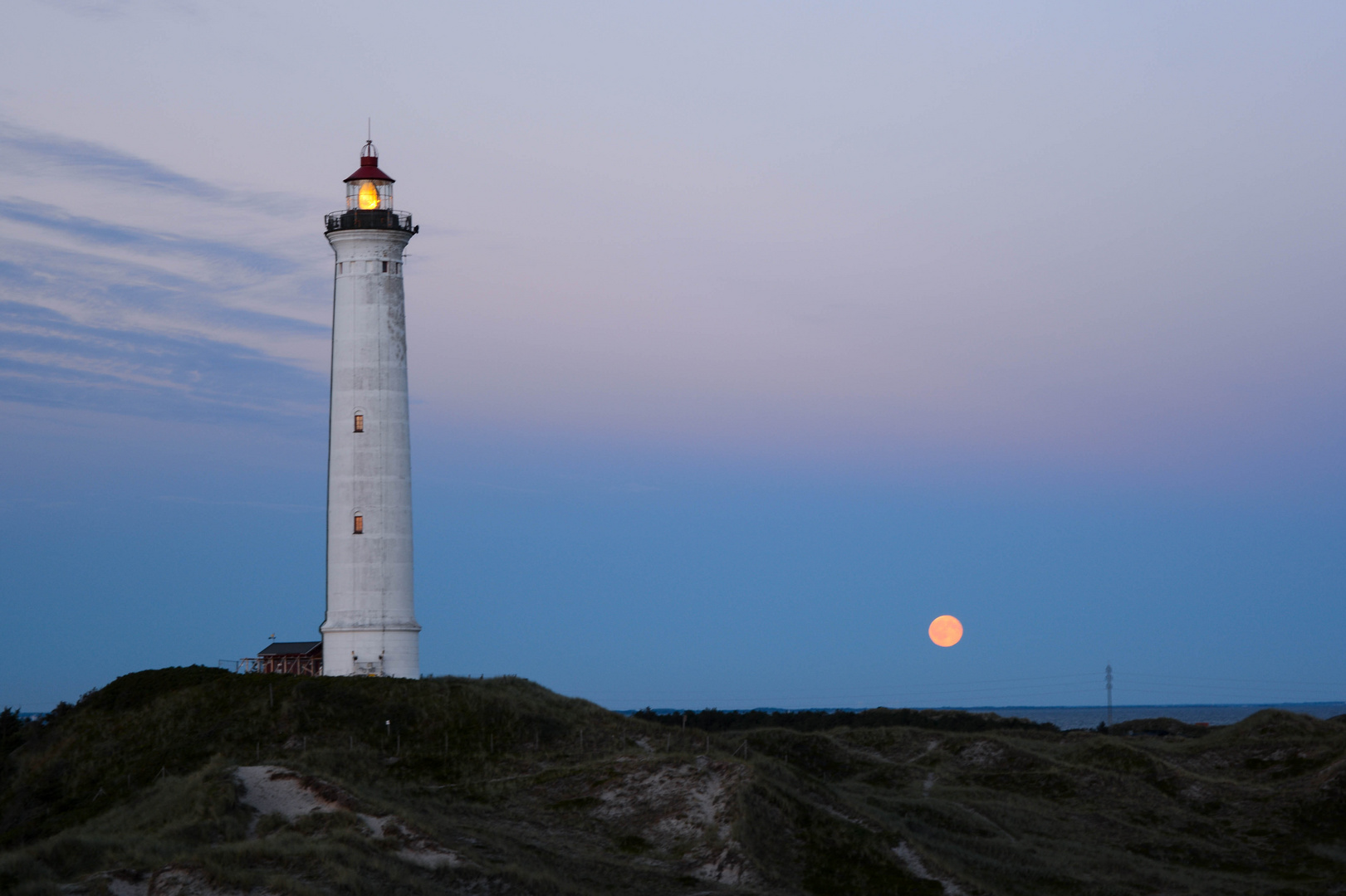 Leuchtturm Lyngvig Fyr mit Vollmond Foto & Bild | world, leuchtturm ...
