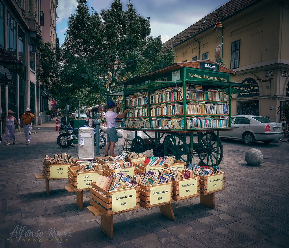 Libreria rodante/ Rolling library Imagen & Foto | ciudades, fotos, city ...