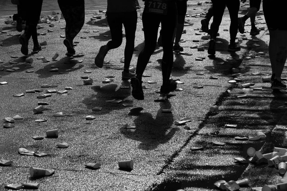 Licht und Schatten Foto & Bild | erwachsene menschen, streetfotografie mit menschen, street ...