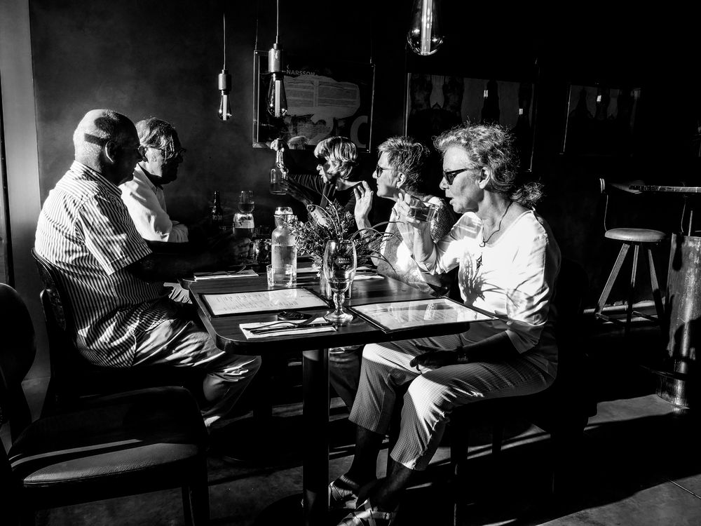 Licht und Schatten Foto & Bild | erwachsene menschen, streetfotografie mit menschen, projekte ...