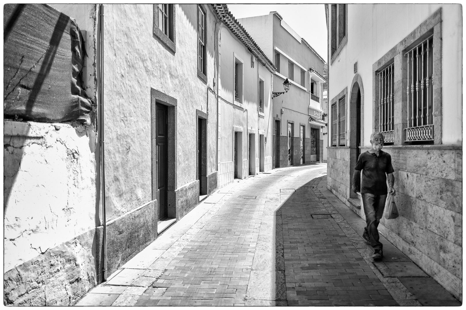 Licht und Schatten Foto & Bild | streetfotografie mit menschen, street: spontane portraits ...