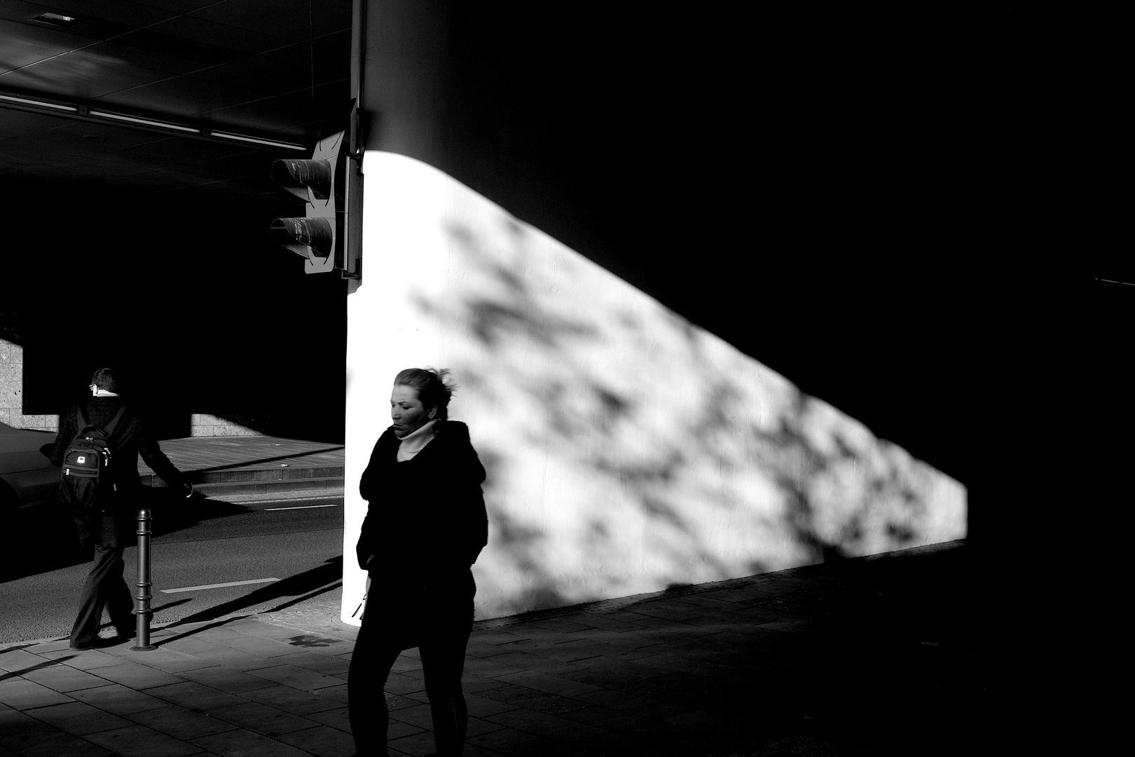 licht und schatten Foto & Bild | streetfotografie mit menschen, monochrom, bearbeitungs ...