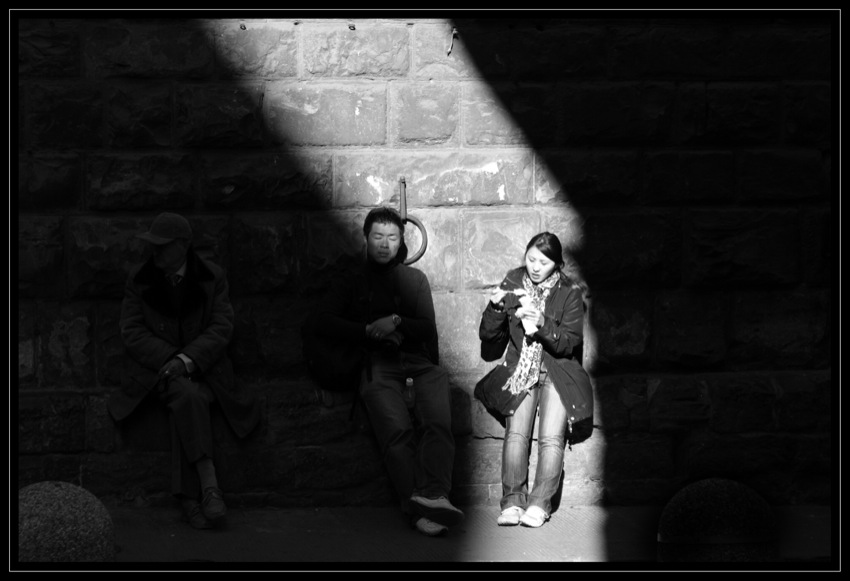Licht und Schatten Foto & Bild | streetfotografie mit menschen, street: spontane portraits, s/w ...