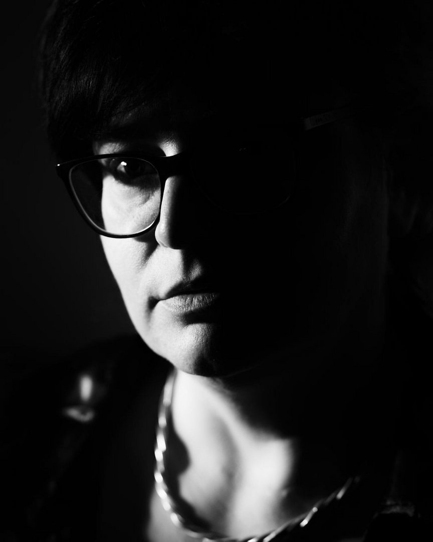 Licht vs. Schatten Foto & Bild | erwachsene menschen, portrait, portrait frauen Bilder auf ...