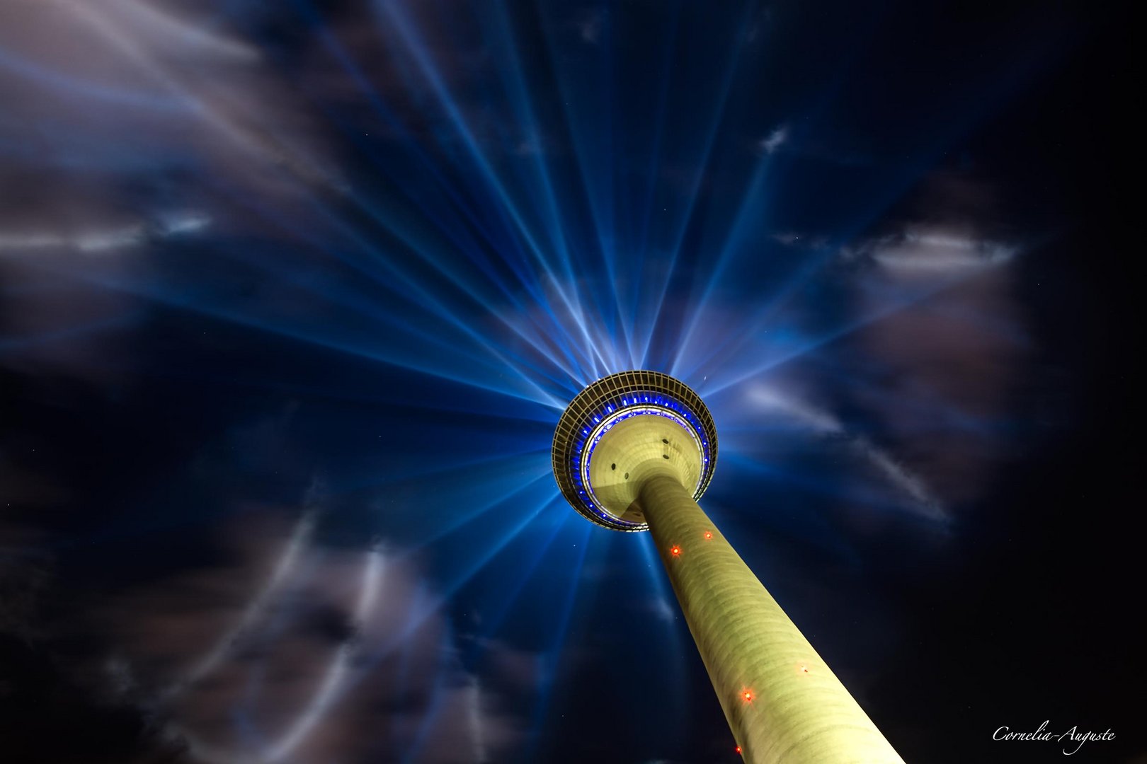 Lichtstrahlen.. Foto & Bild | night, wolken, nacht Bilder auf fotocommunity