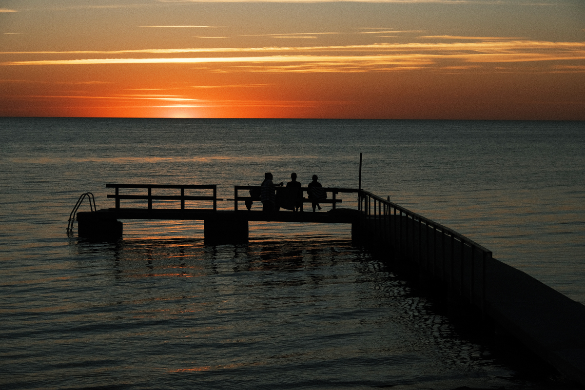 Lieblingsplatz Foto & Bild | streetfotografie mit menschen, himmel, wolken Bilder auf fotocommunity