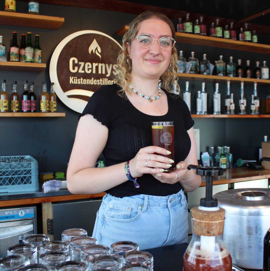 Lilija #2 Foto & Bild | fun, party, street Bilder auf fotocommunity