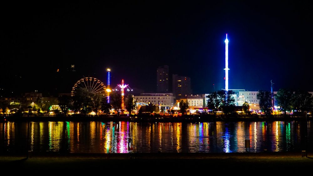 Linz bei Nacht Foto & Bild | landschaft, architektur, bach, fluss & see ...