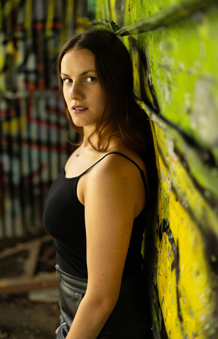 Lisa am Lost Place Foto & Bild | erwachsene menschen, portraits erwachsener, lost place ...