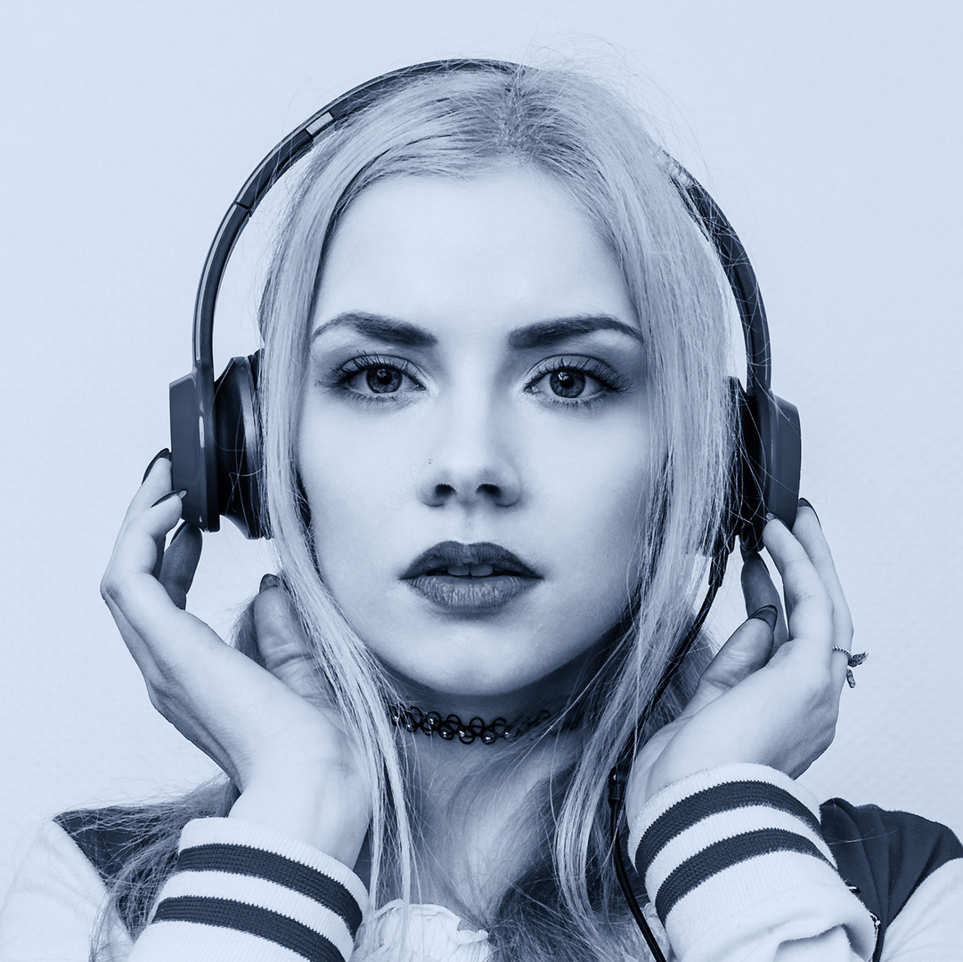 Listen. Foto & Bild | portrait, portrait frauen, indoor Bilder auf ...