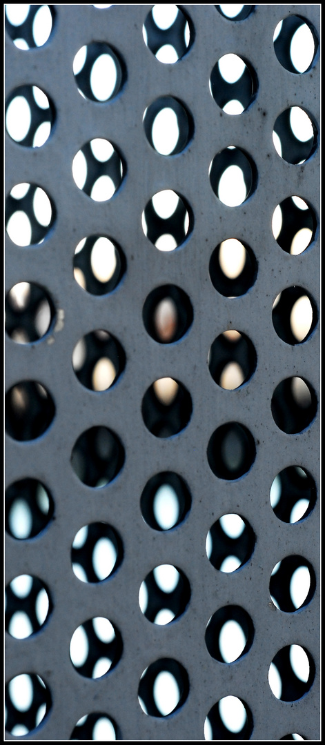 Lochblech sw Foto & Bild | abstraktes, strukturen, motive Bilder auf ...