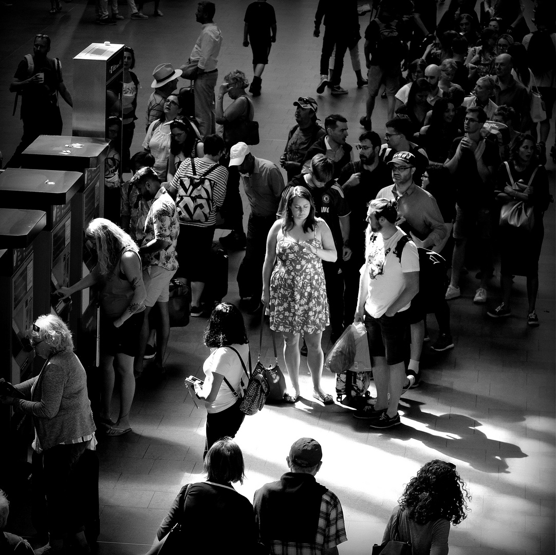 # LONDON BC (Before Corona) - 2 - "Civilized Queuing" Foto & Bild ...