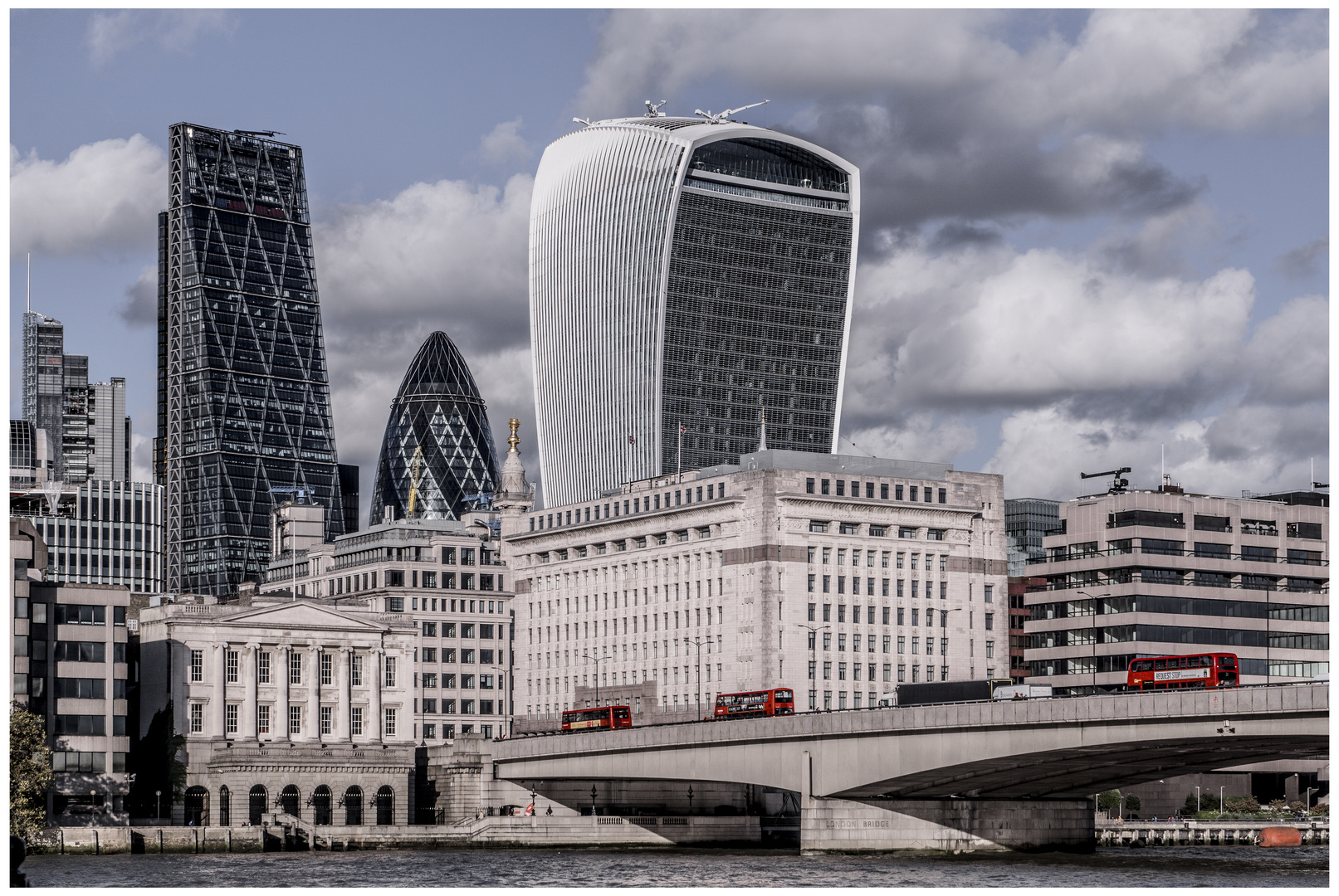 London No.2 London Bridge and a lot of buses Foto & Bild | london ...