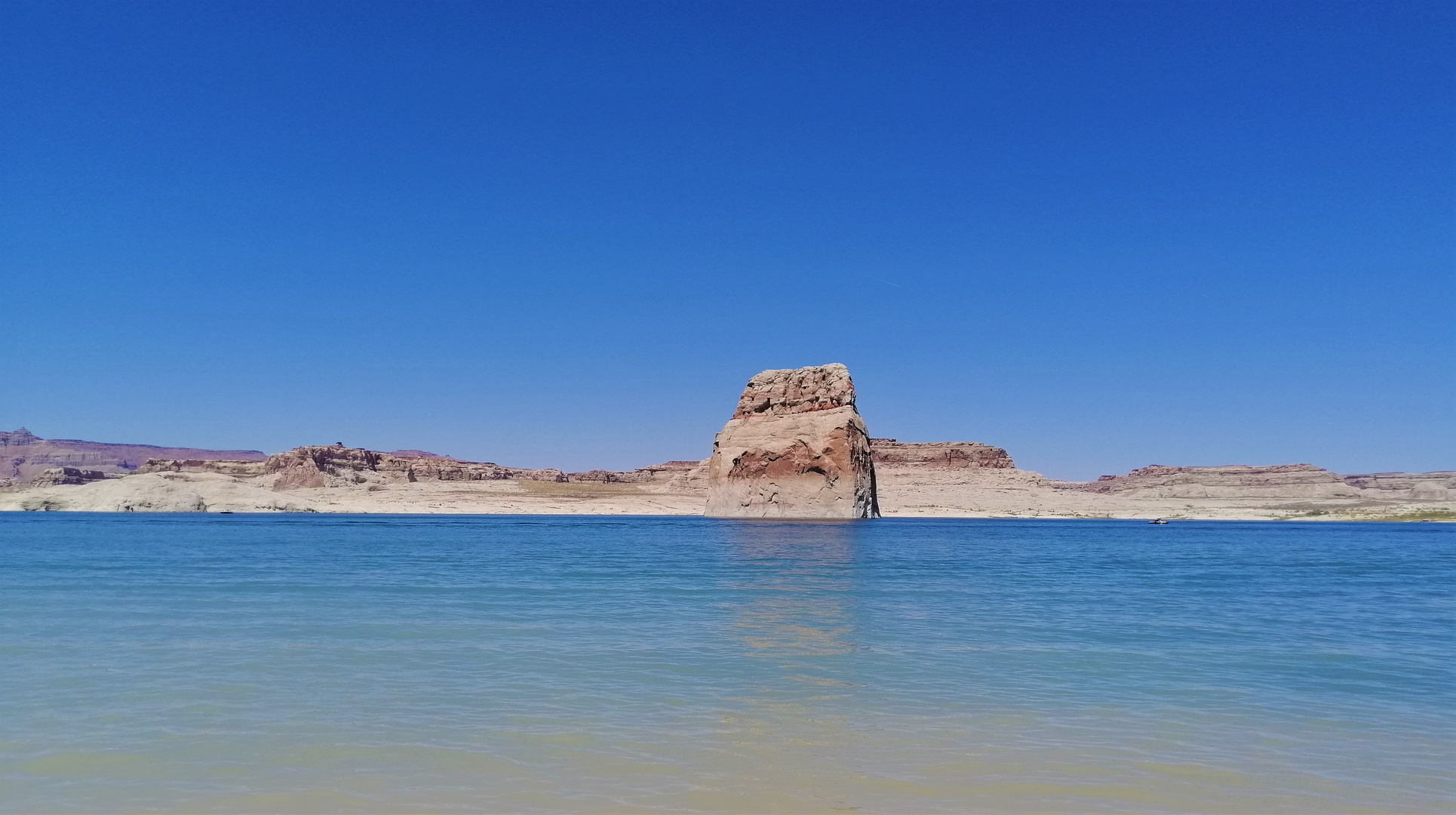 Lone Rock im Lake Powell Foto & Bild | north america, united states ...