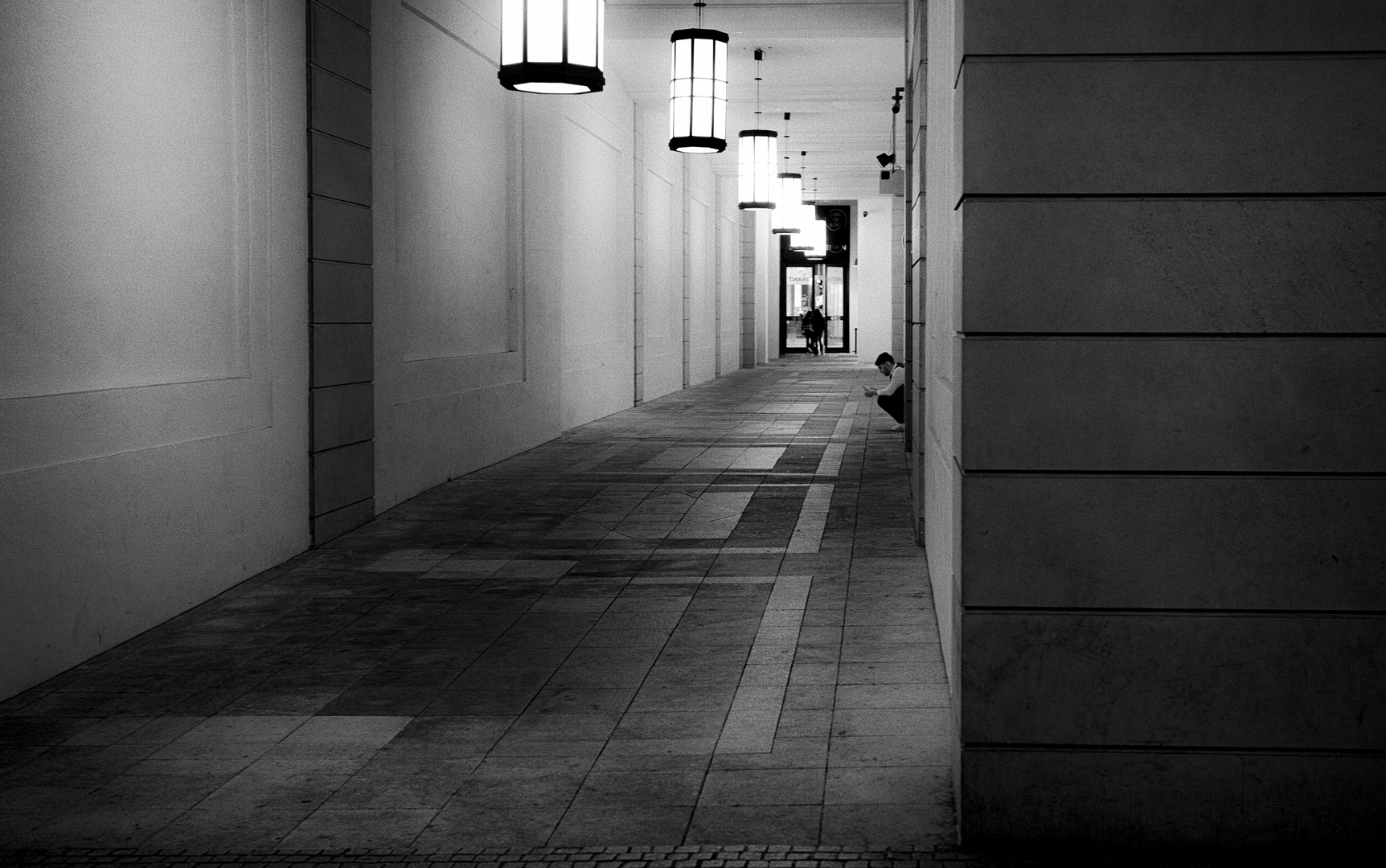 lonley Foto & Bild | architektur, streetfotografie mit menschen, stadtlandschaft Bilder auf ...