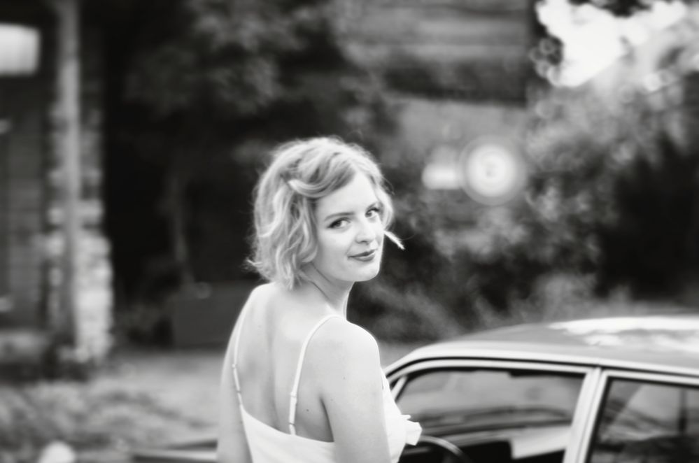 Looking back Foto & Bild | outdoor, portrait, fashion Bilder auf ...